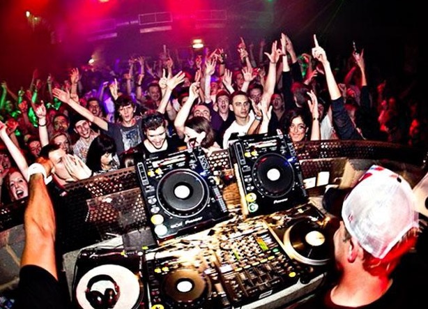 SEVEN WONDERS: Doomsday parties | Wonderland