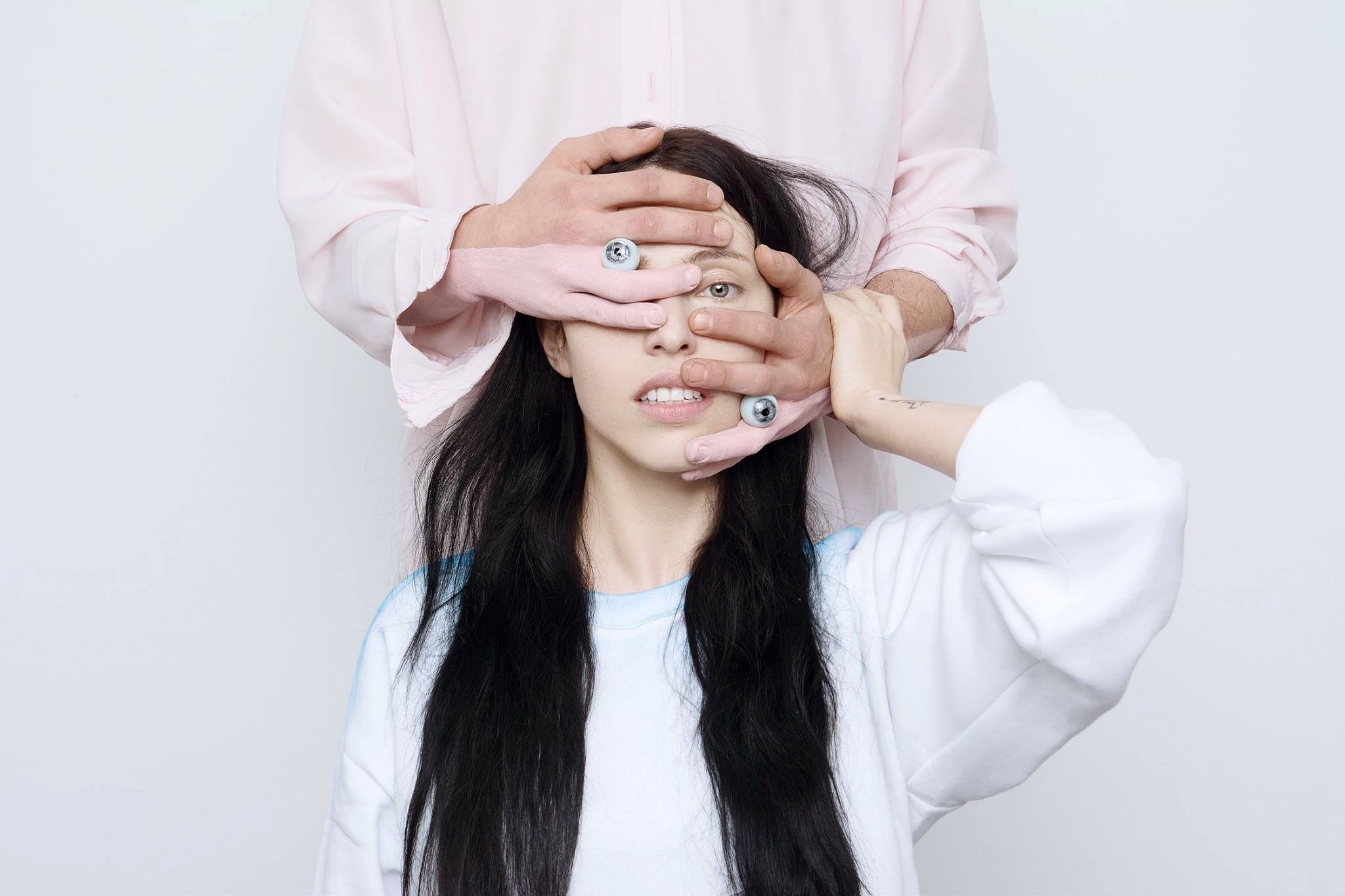 Video Premiere: Anna Lann - "Forming A Moon" | Wonderland Magazine