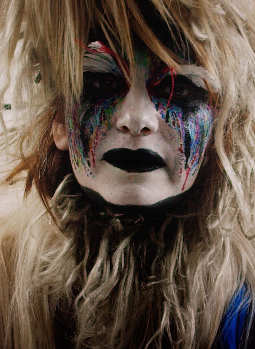 Premiere: GG - "4 Days" | Wonderland Magazine