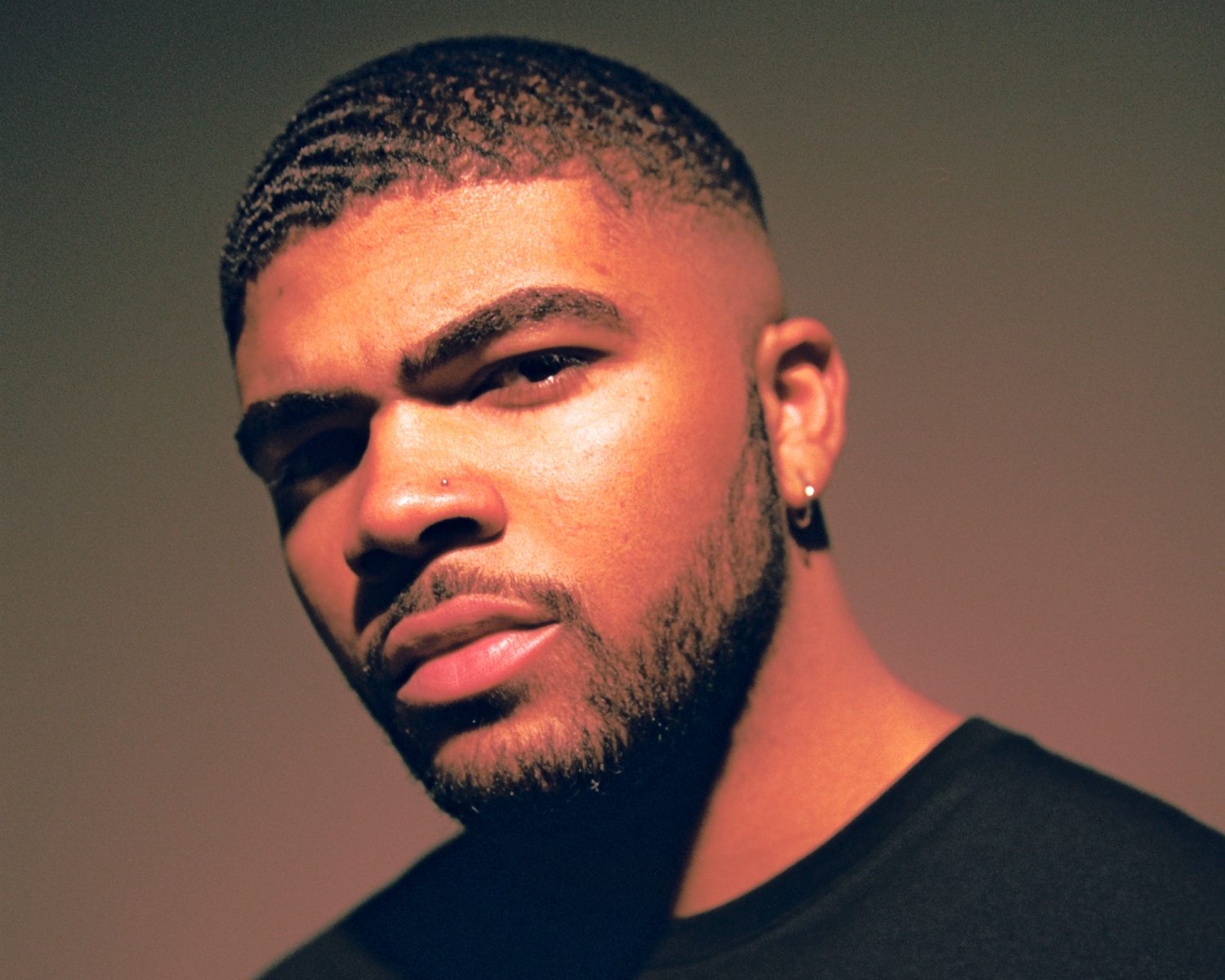 South London Songwriter Eli Moon Premieres "Loving The Darkness"