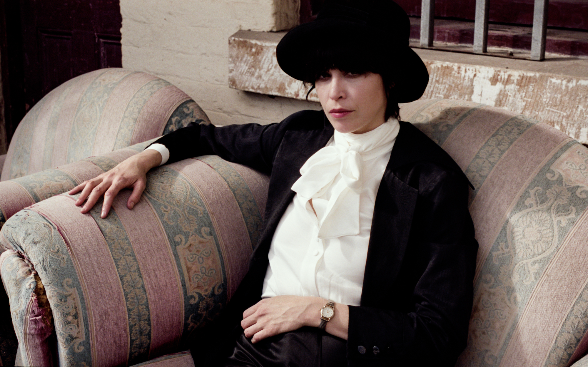 Australian singer Hayley Mary premieres "Like A Woman Should"