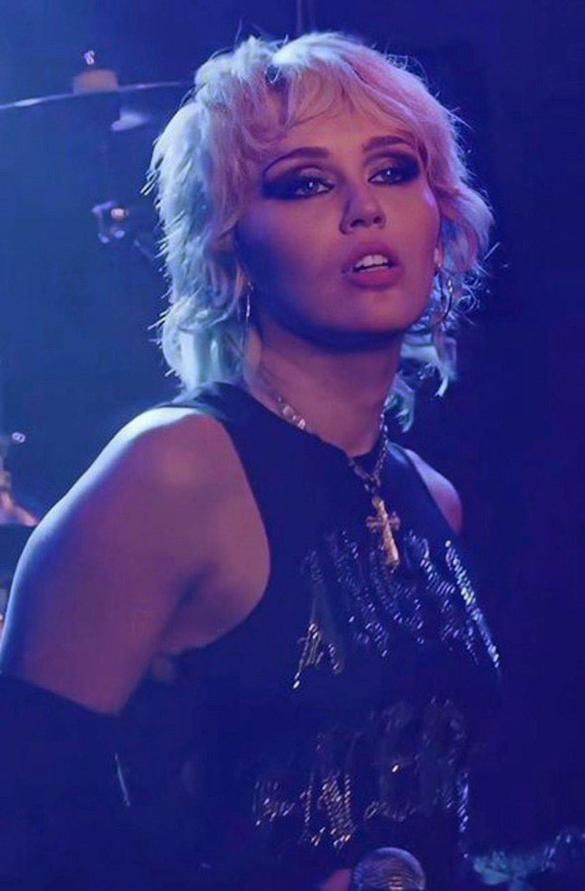 Miley Cyrus Zombie – Wonderland