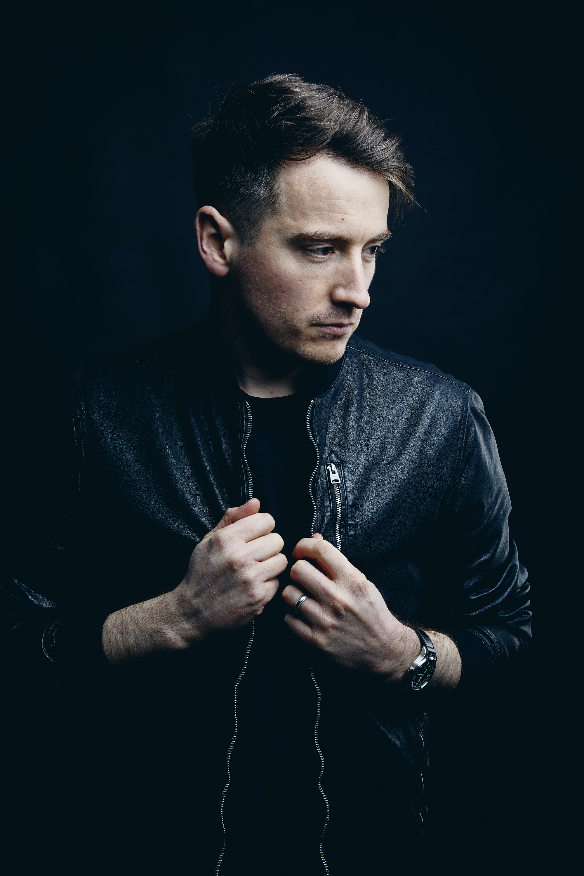 Premiere: RJ Thompson – Lifeline | Wonderland