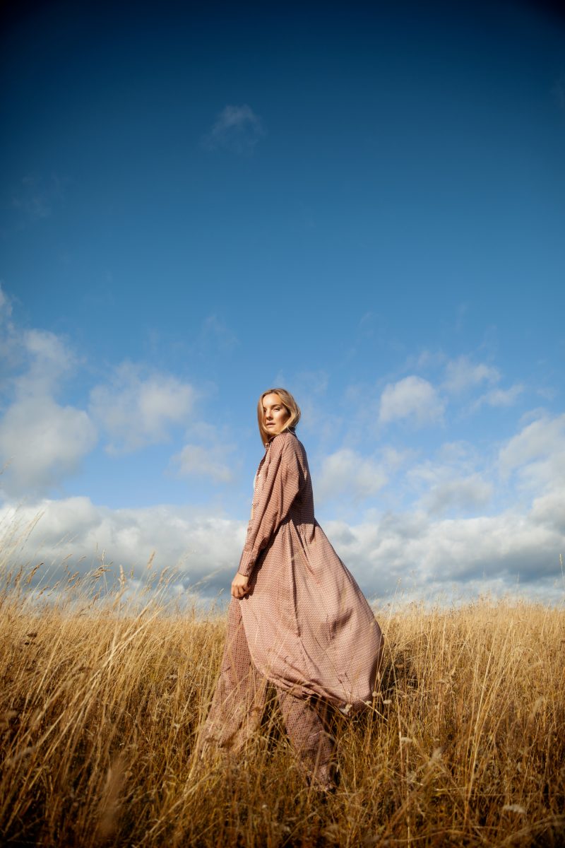 Swedish Singer-Songwriter Josefine Explores Falling In Love In "Dreamin'"