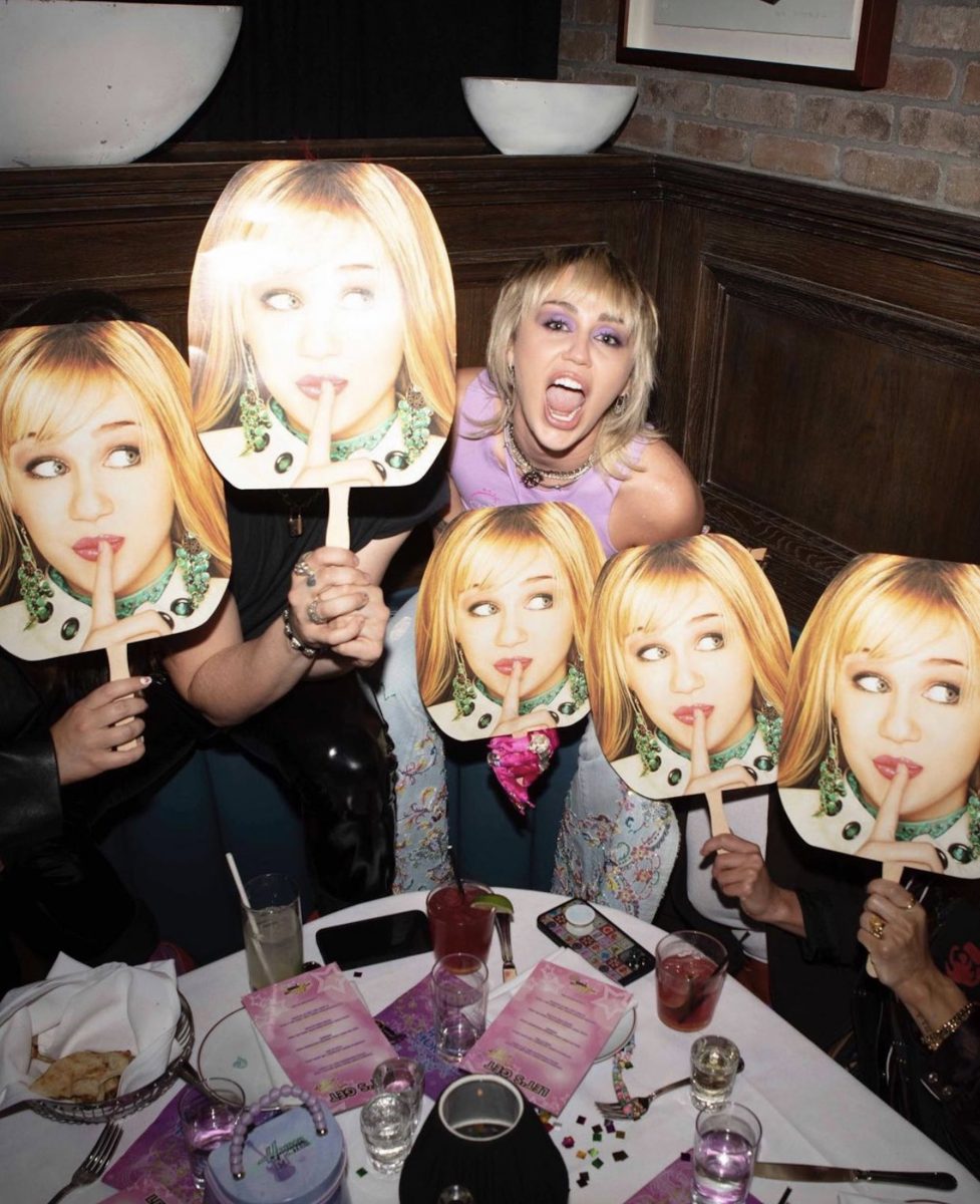 Miley Cyrus Hannah Montana Looks of the Week – Wonderland