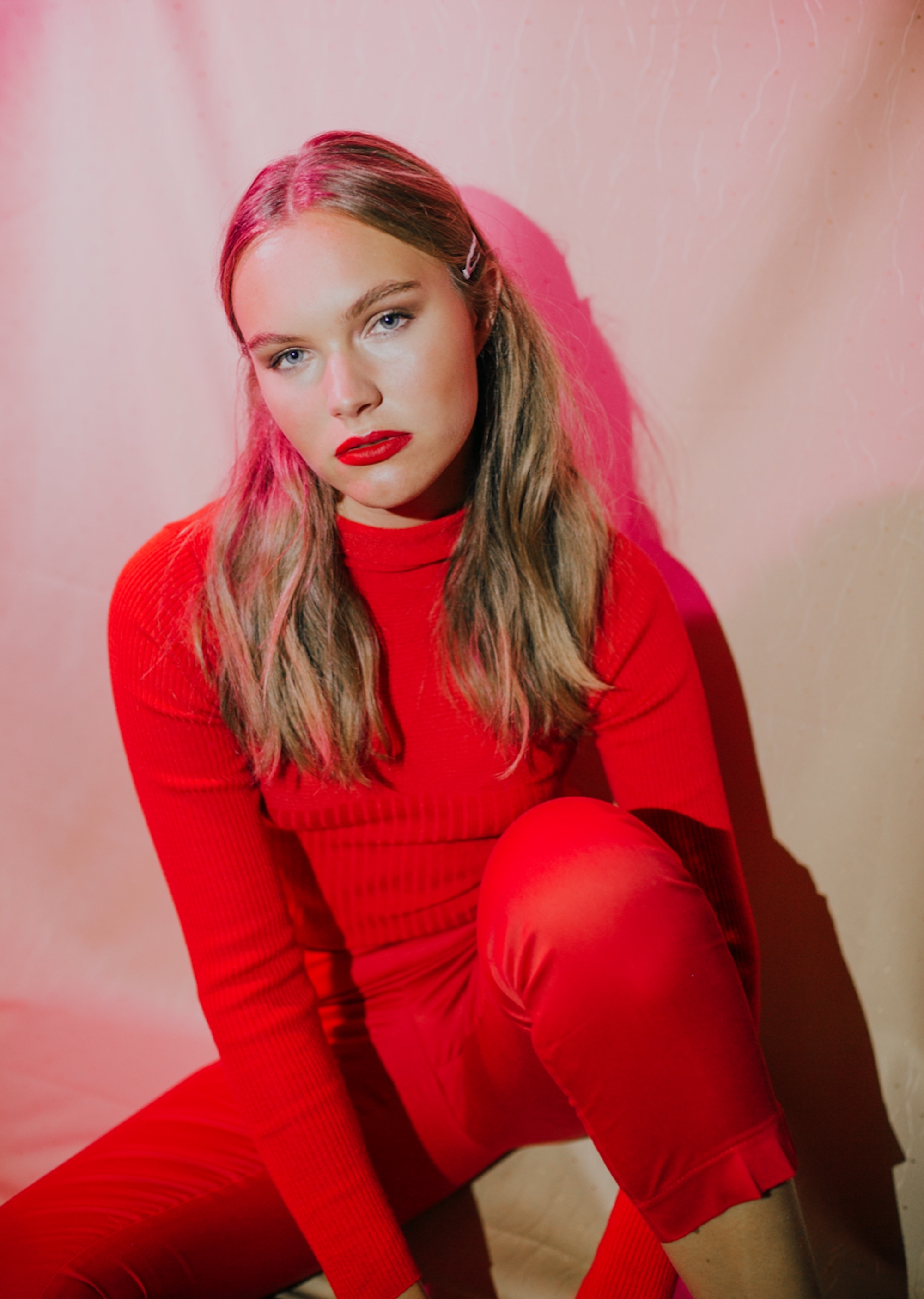 Belgian Singer-songwriter Moli Premieres Searing New Track "Insomnia"