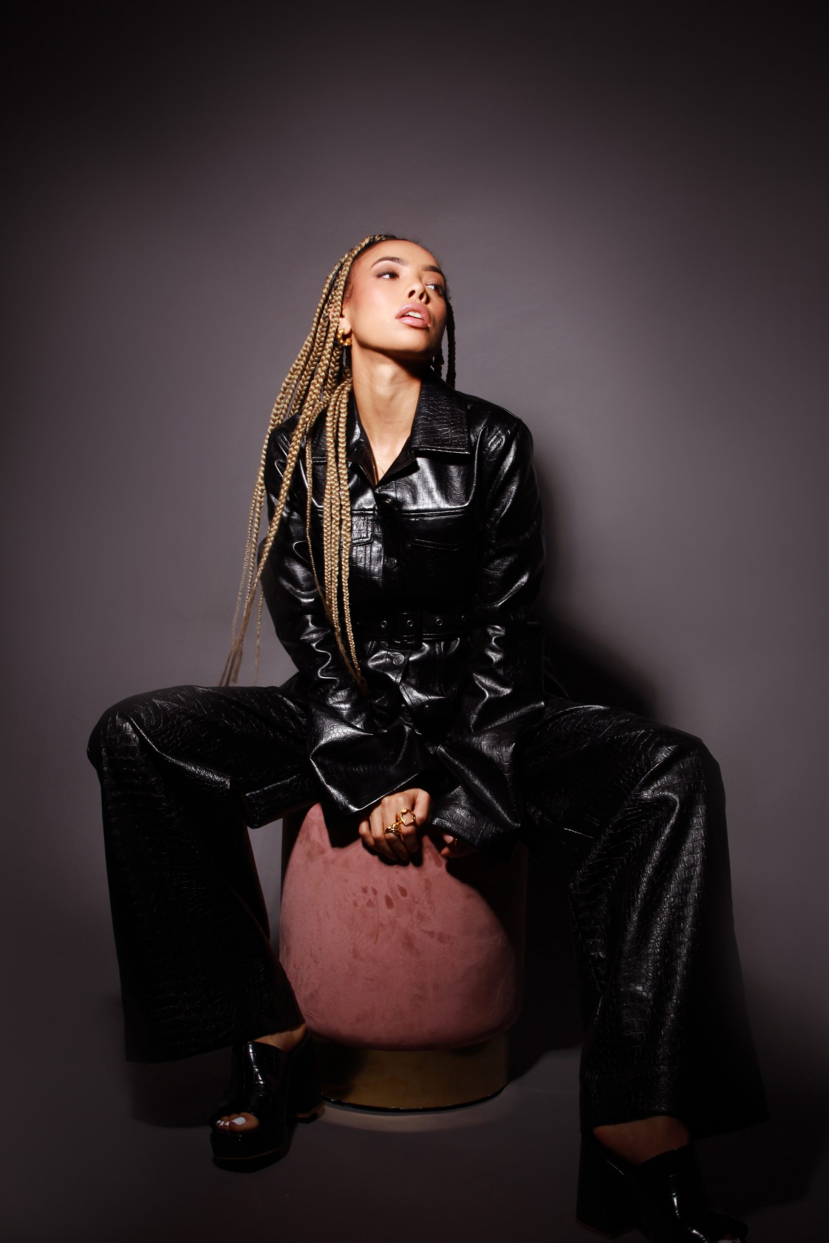 Premiere: AREEJ - "Guided" | Wonderland