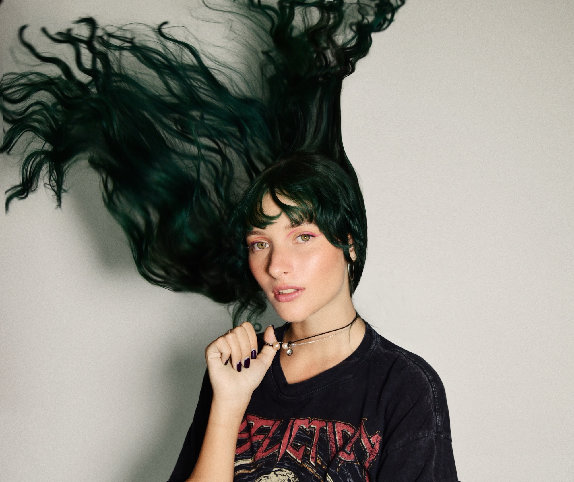 Au/Ra Overcomes Weighty Expectations In “Plz Don’t Waste My Youth”