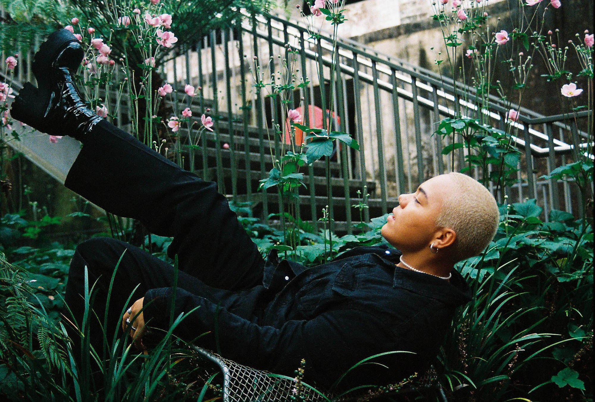 Fijian-Australian Rapper Jesswar Shares New Track "HEFTY"