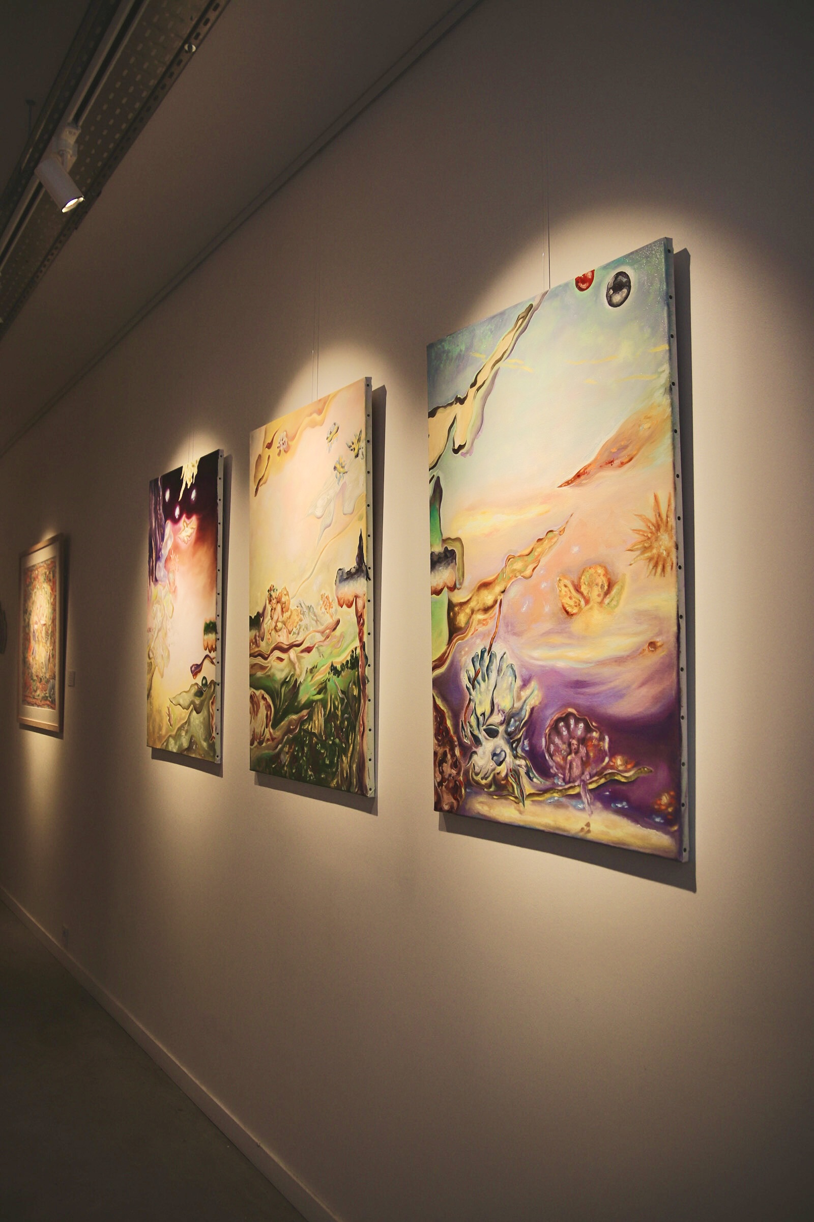 Multi-media Artist, fuchsia, Launches Paris fushsia Week