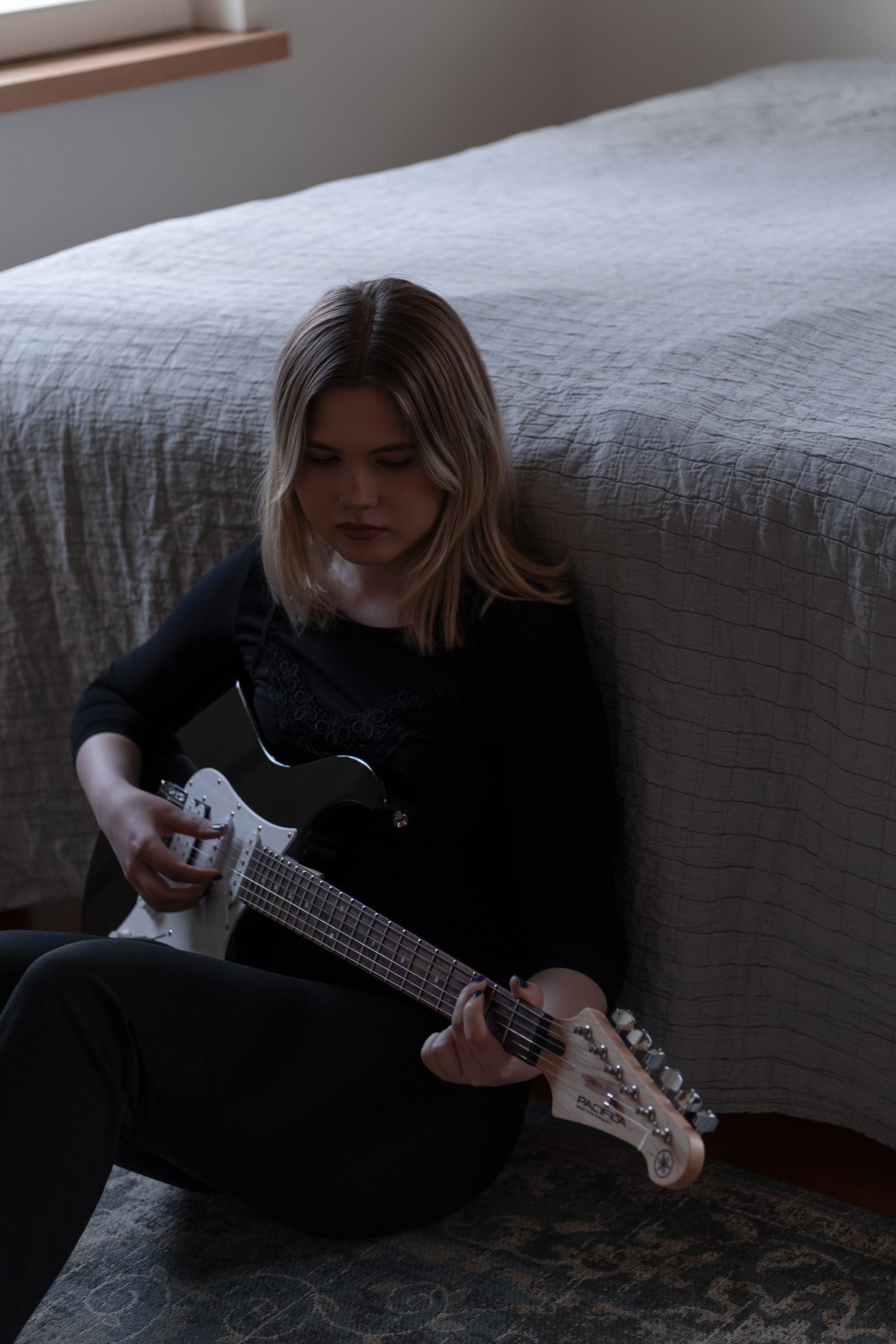 Anniina Releases Her New Single, Fire