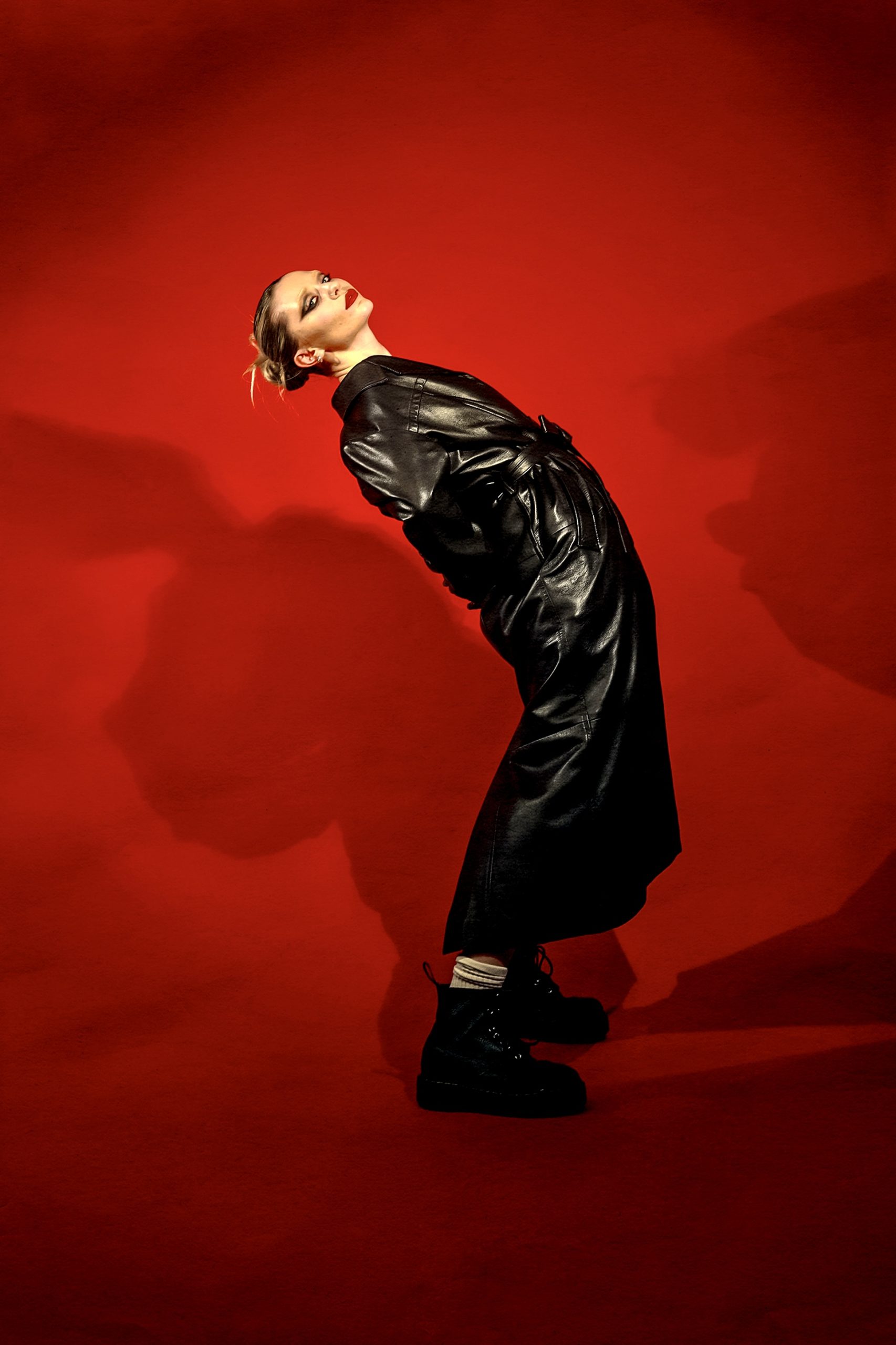 Lois Drops New Single "Strong" Ahead of Debut EP Release
