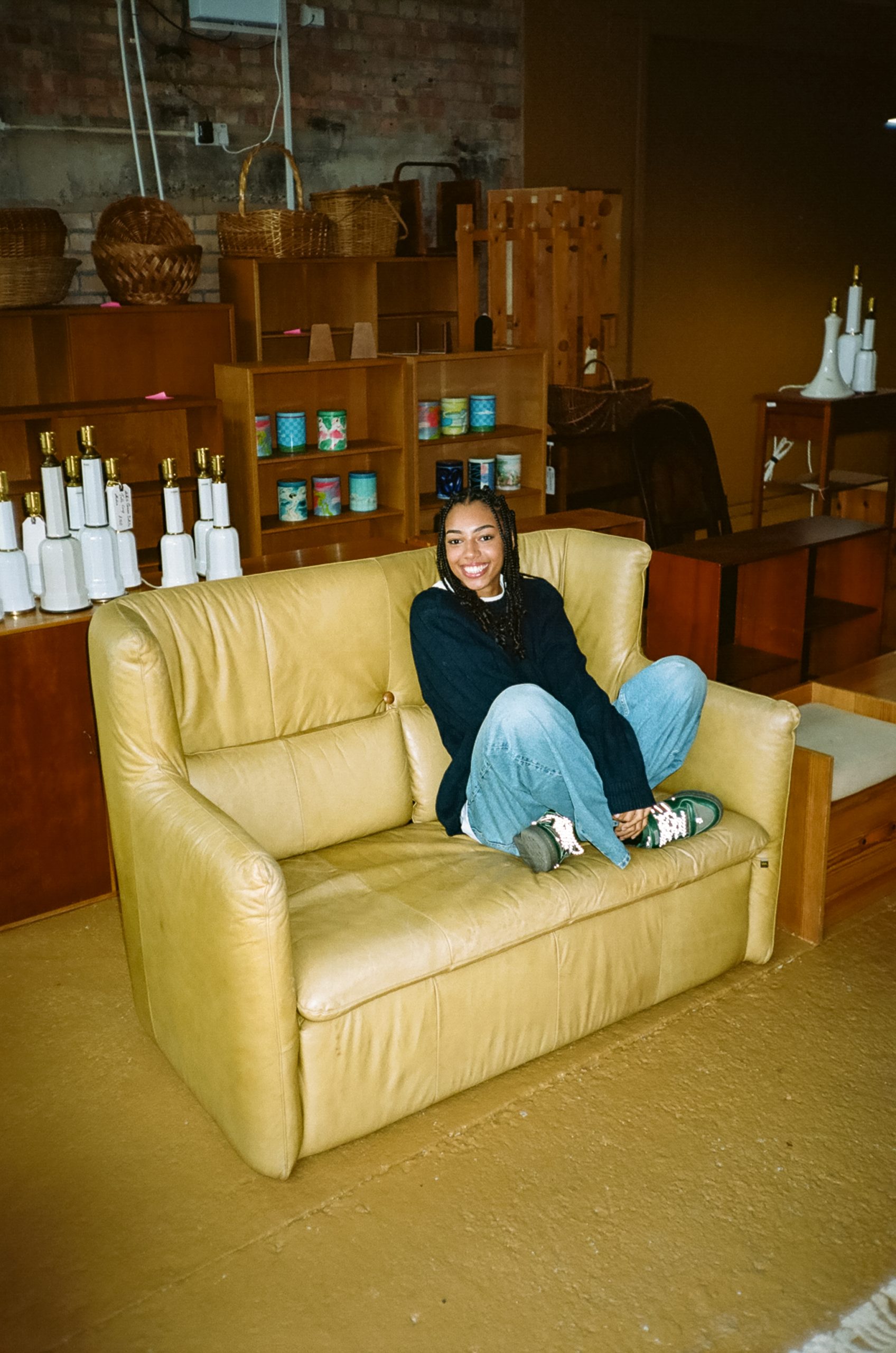 Amie Blu Talks "crumbs in my bed"