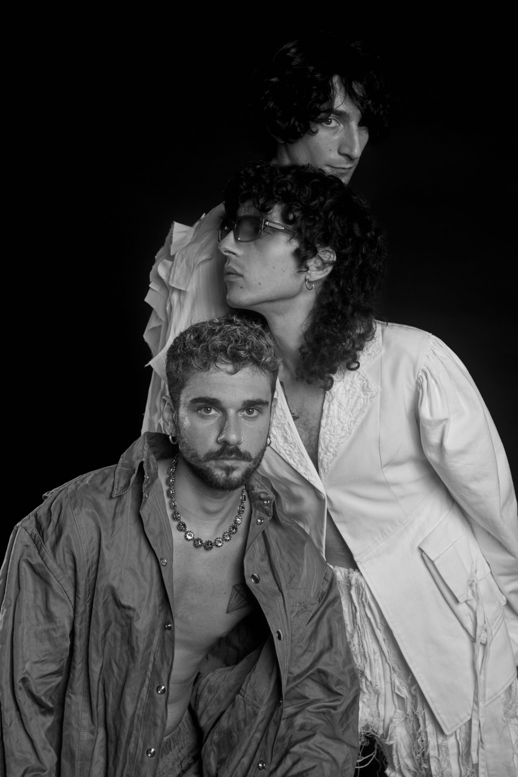 Fuera Share New Single Mariposa