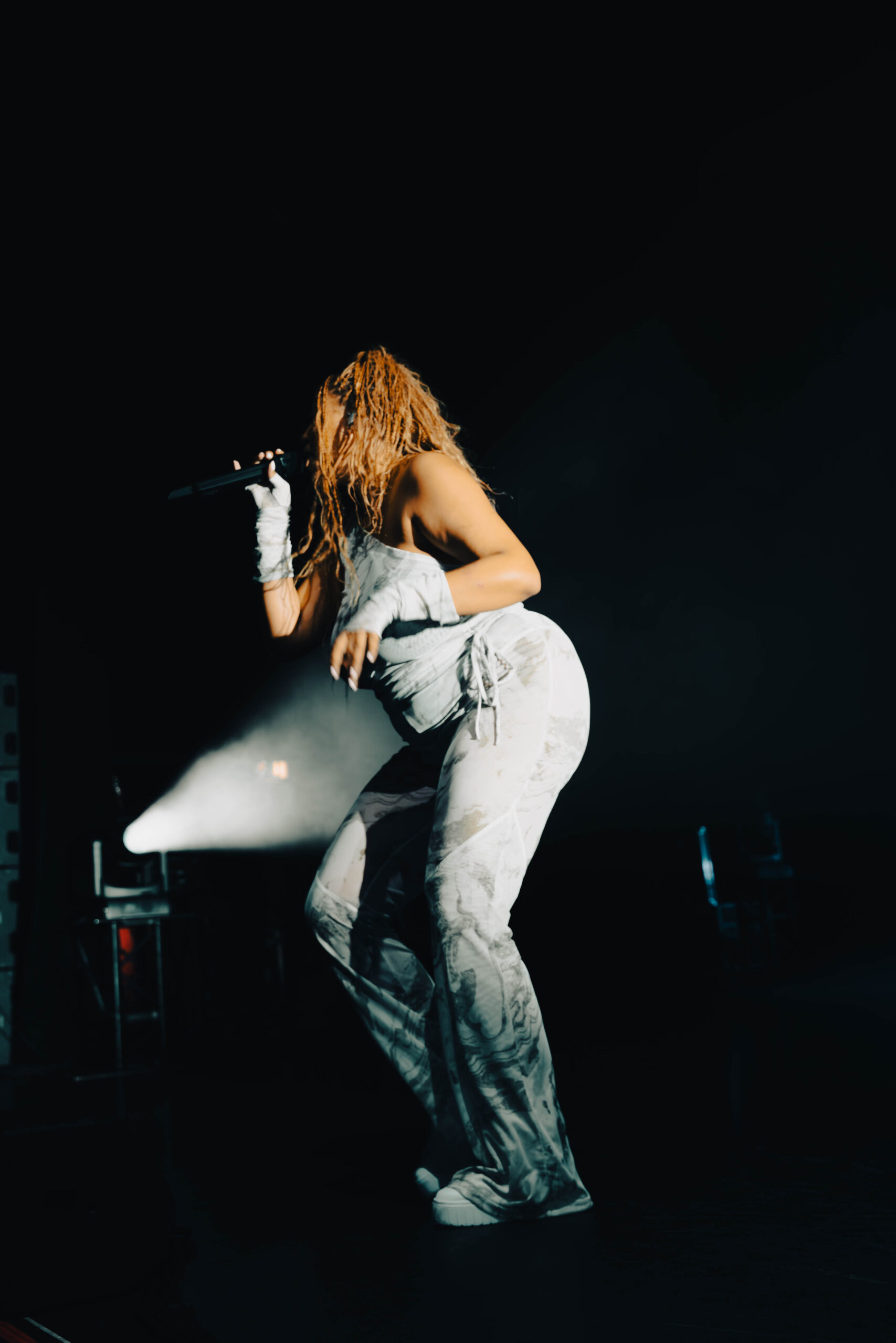 Mahalia Takes Us On Tour With Her