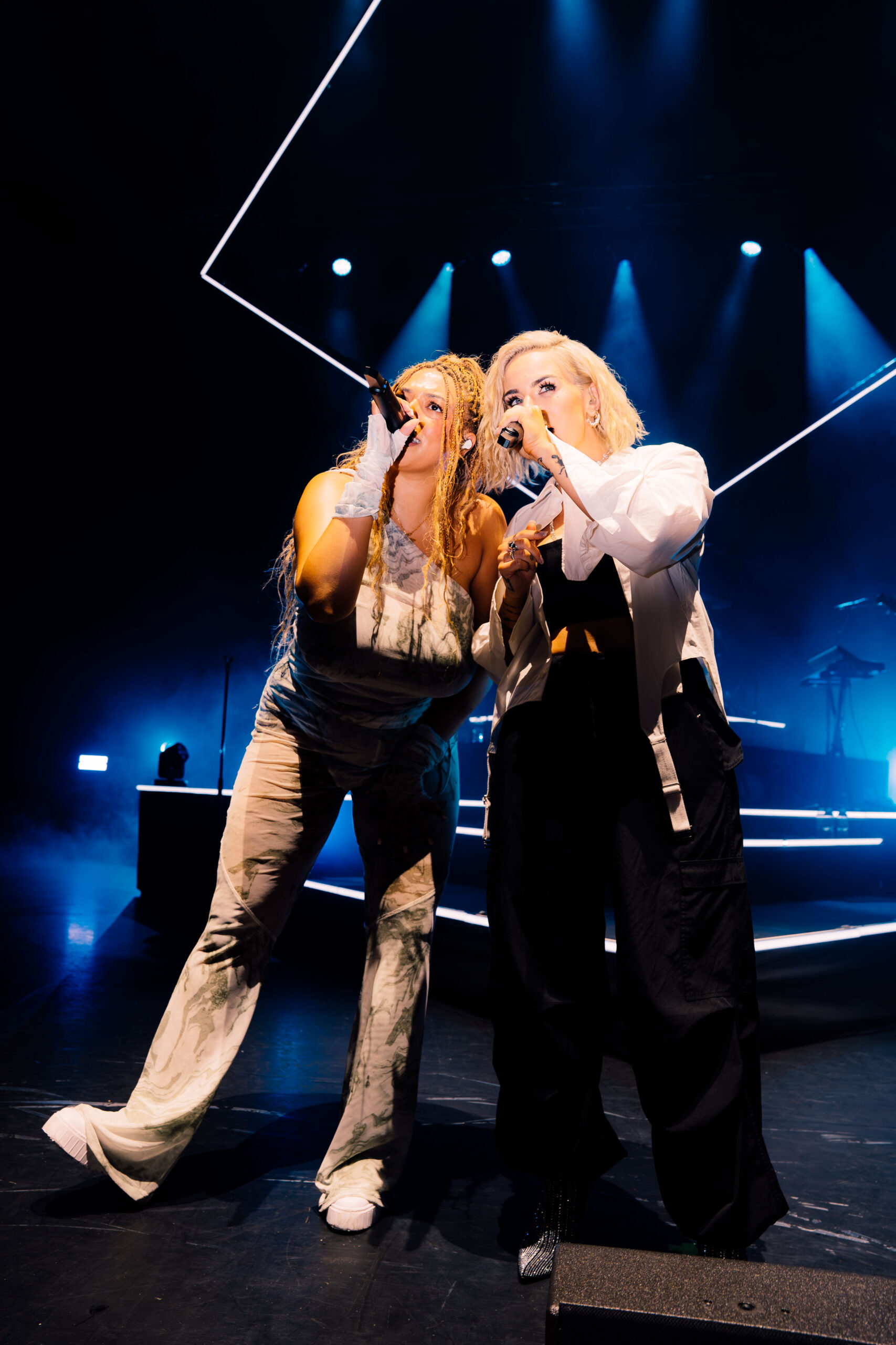 Mahalia Takes Us On Tour With Her