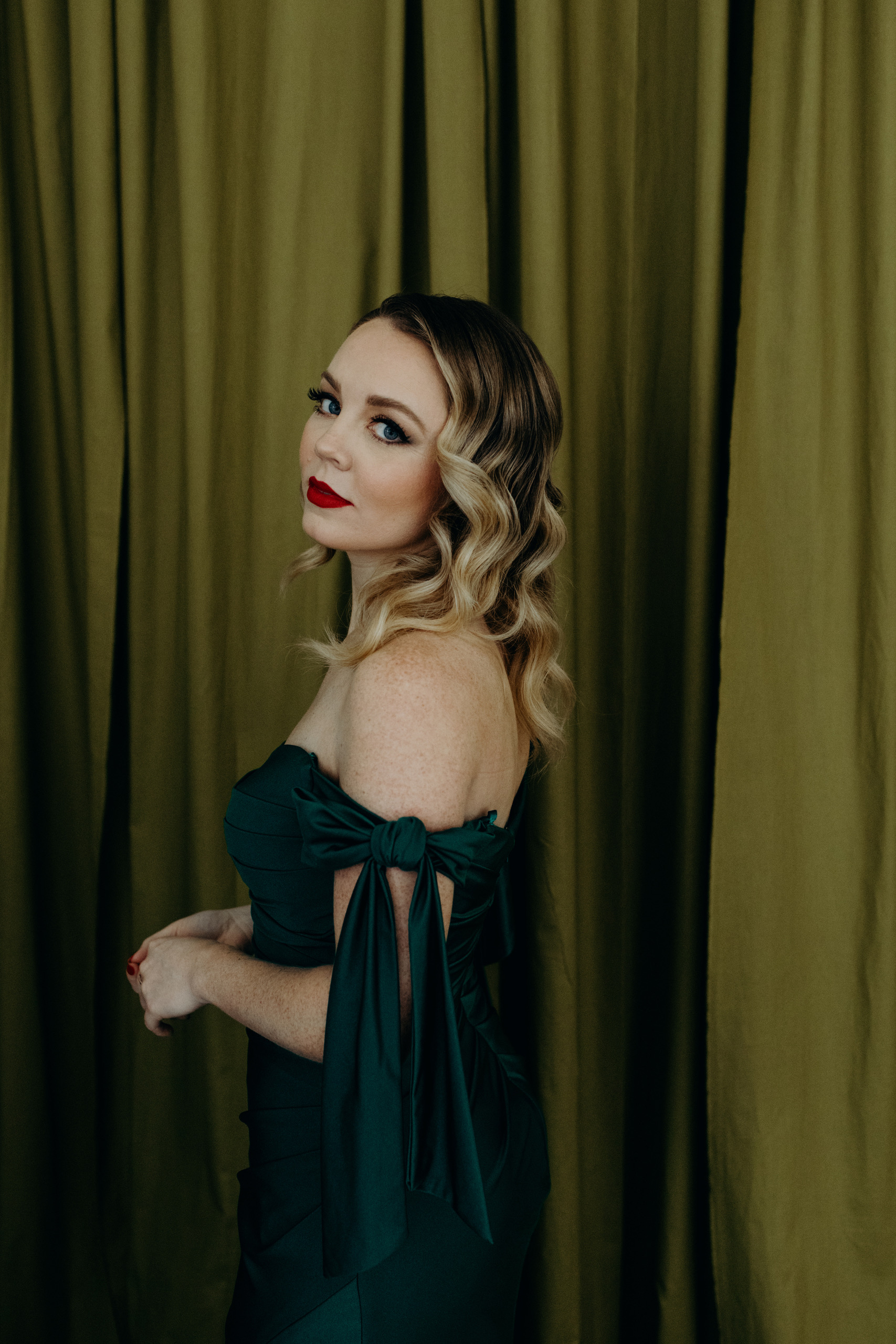 Sarah Reeves Unveils A Festive Album For Christmas Season