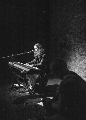 Holly Walker Unveils Debut Album, Unsung