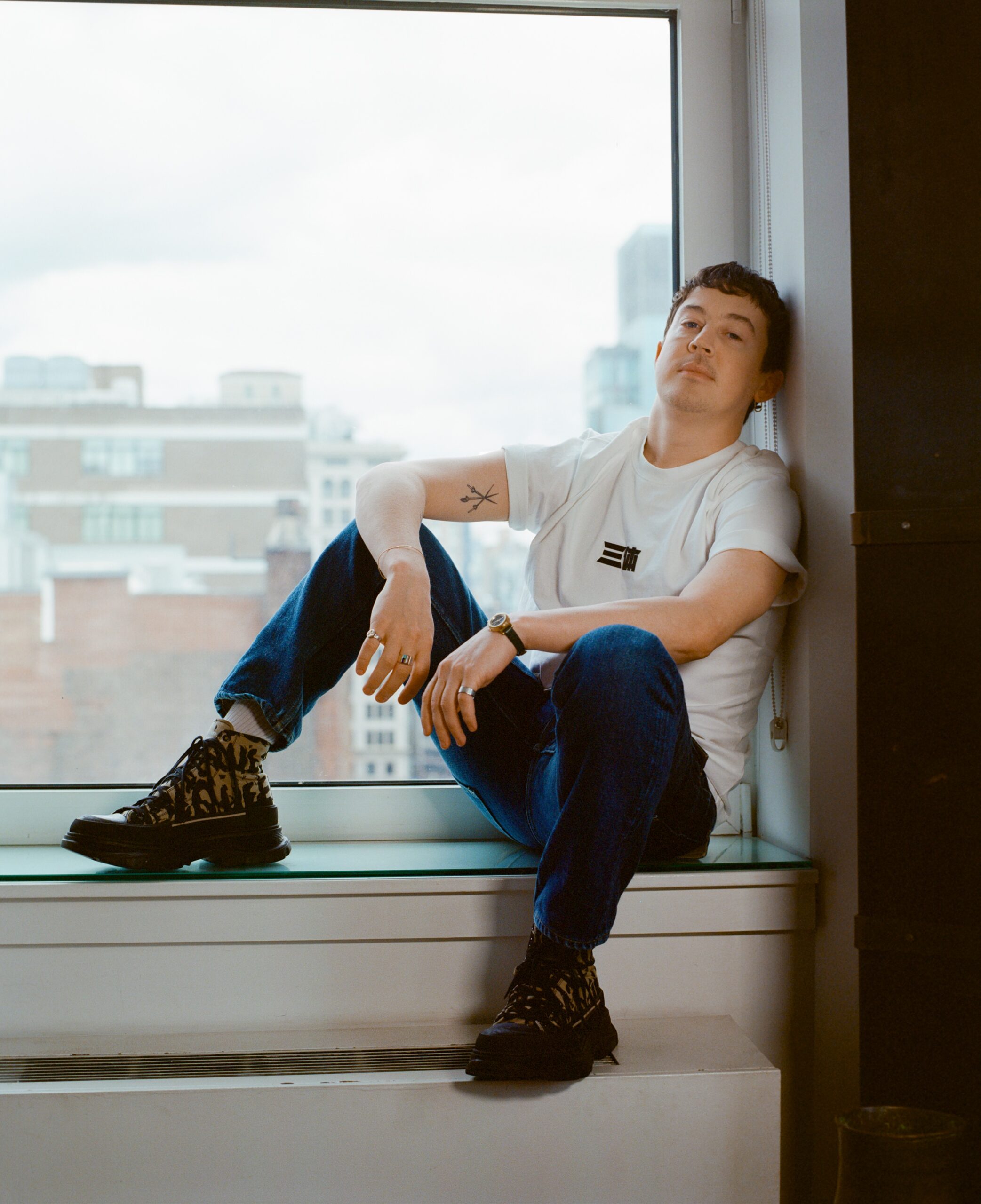 Alex Sharp Talks Creative Upbringing & 3 Body Problem