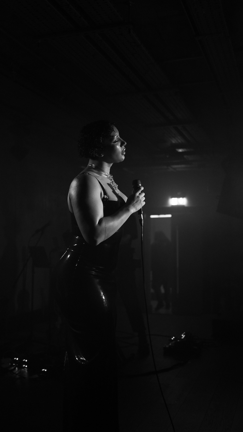 Naomi Sharon Stuns At The Lower Third