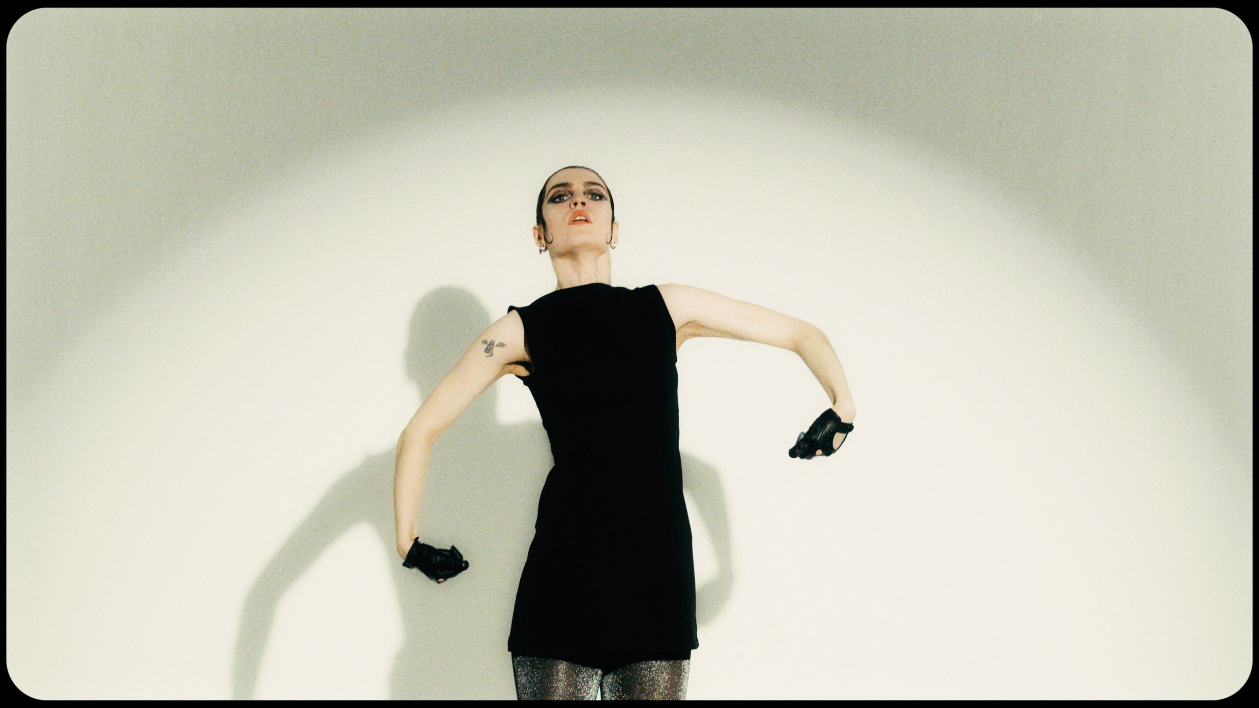 A BTS Look at Gretel's New Visuals For "Far Out"
