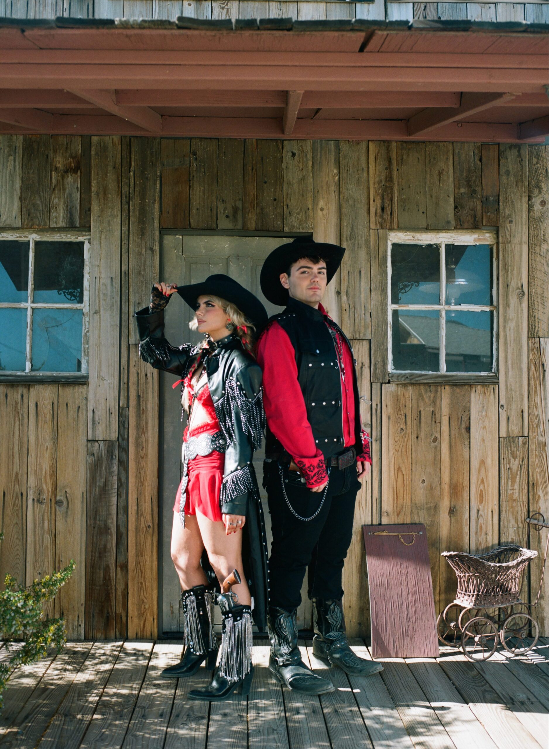 NICO & CHELSEA - WEAPONS IN MY POCKET | Wonderland