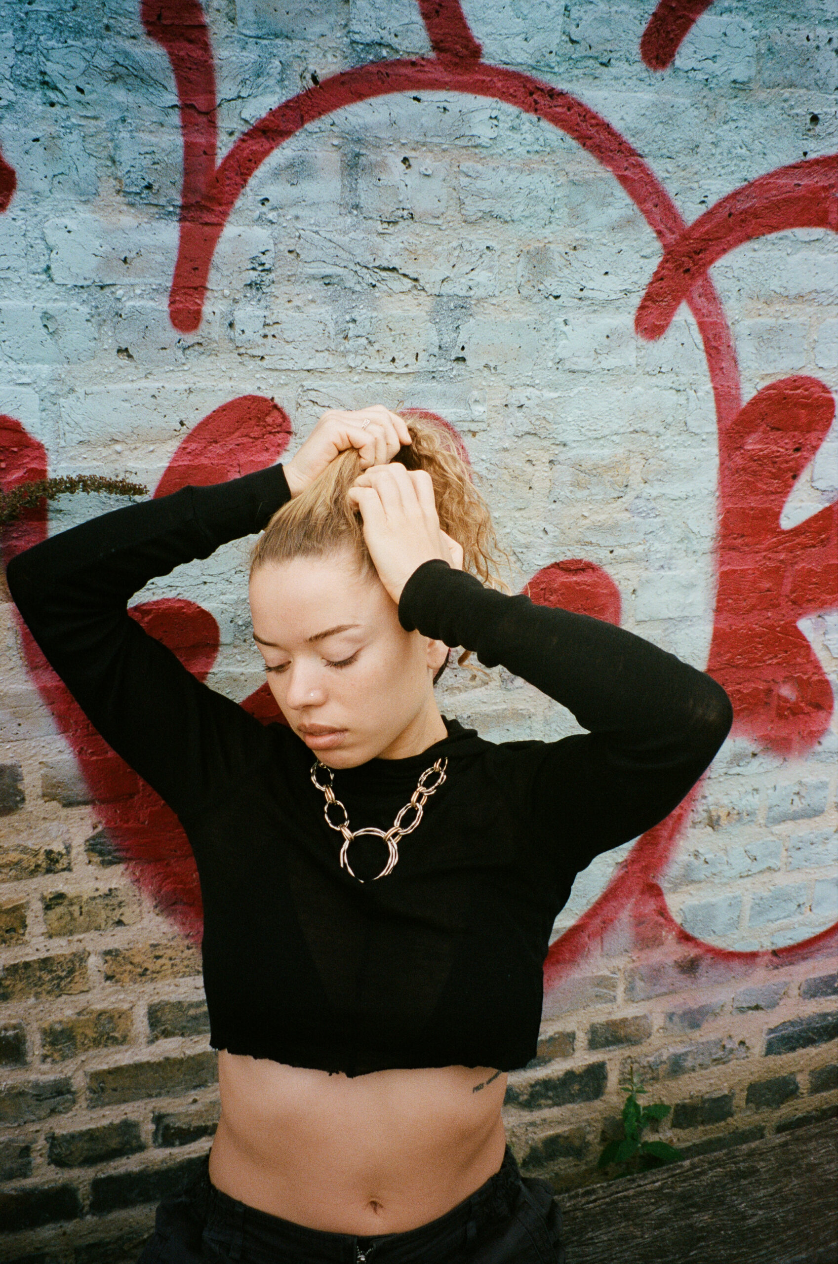 Wonderland Meets: Nilüfer Yanya